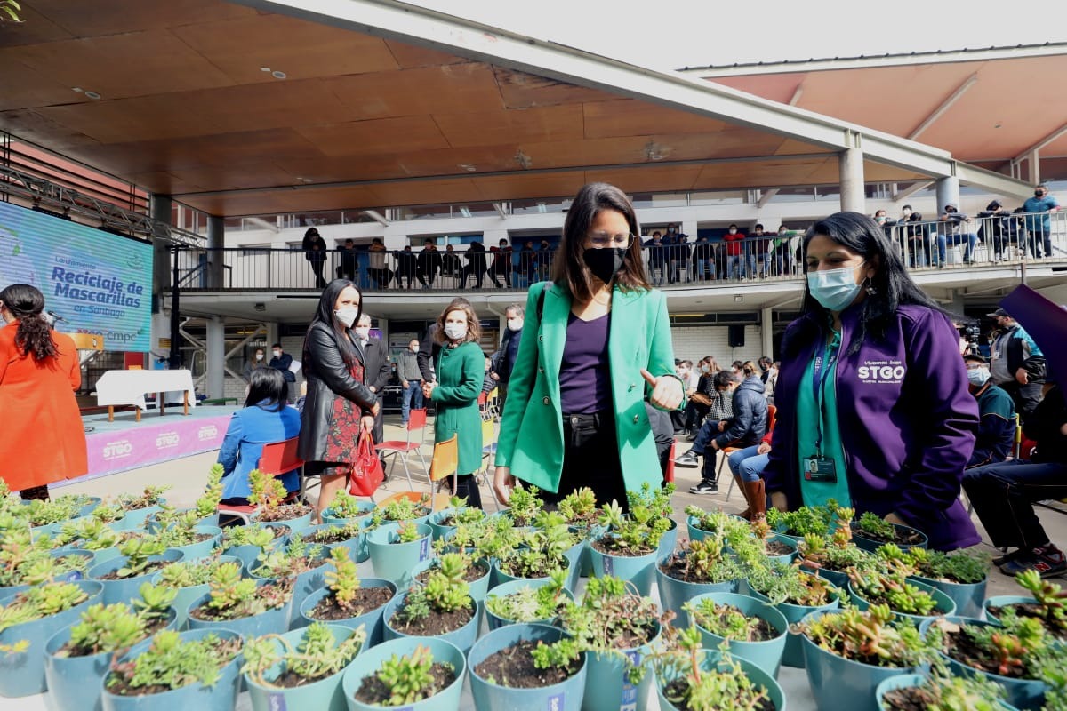 Municipalidad de Santiago y CMPC sellan acuerdo para reciclar ...